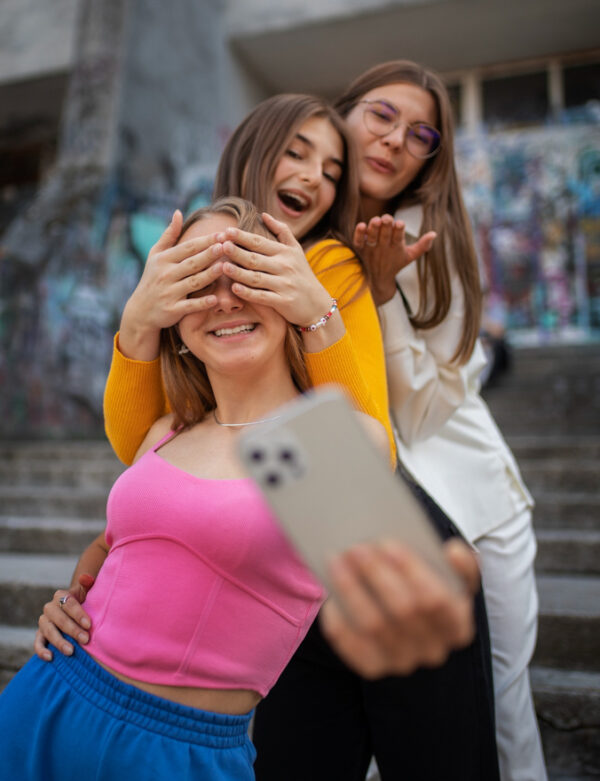 Millenial and GEN-Z trends in cosmetics - Molpack
