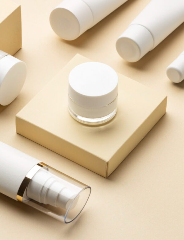 WHY IS PLASTIC THE BEST MATERIAL FOR COSMETIC PACKAGING - Molpack
